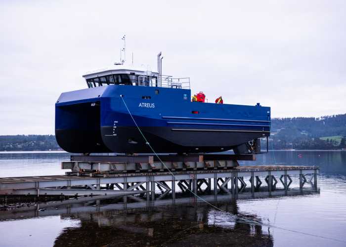 18m CATAMARAN LAUNCH
